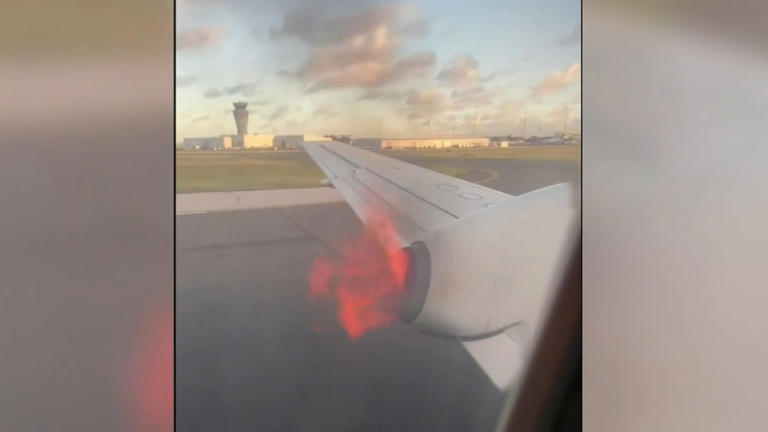 Cargo door on Jetstar flight wide open as plane readies for takeoff