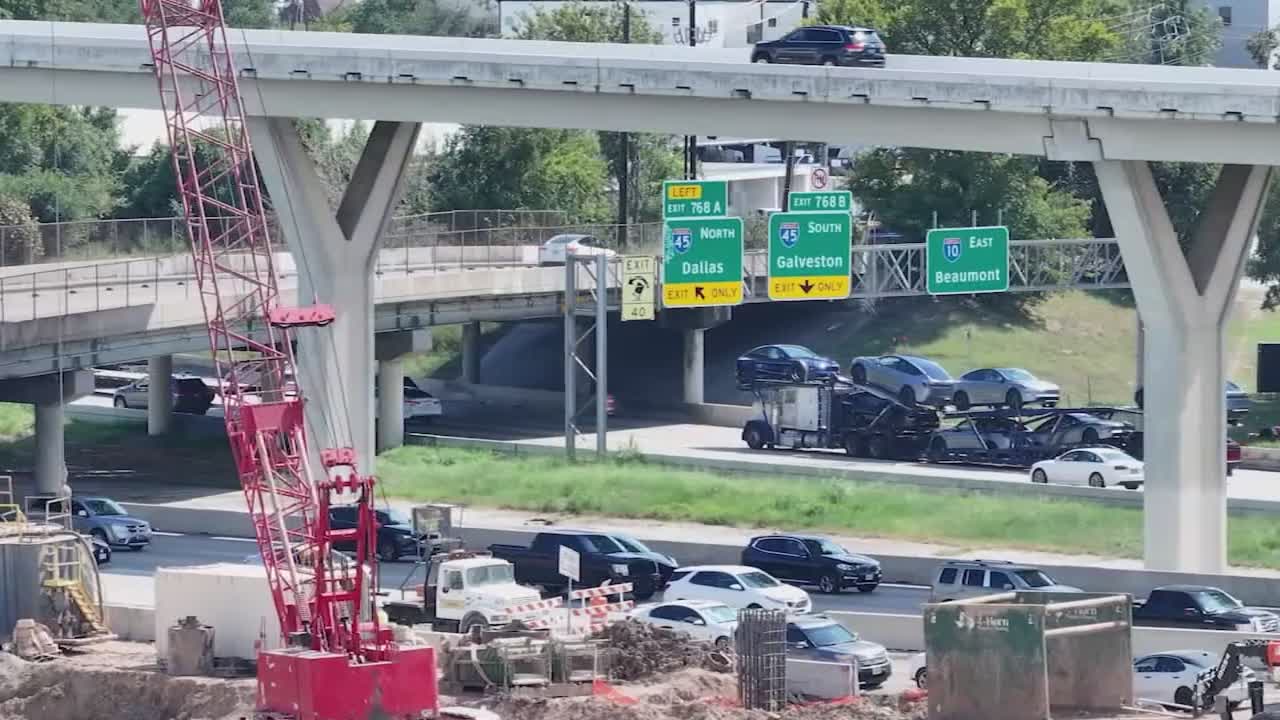 Houston Avenue Bridge hit for 72nd time this year, TxDOT