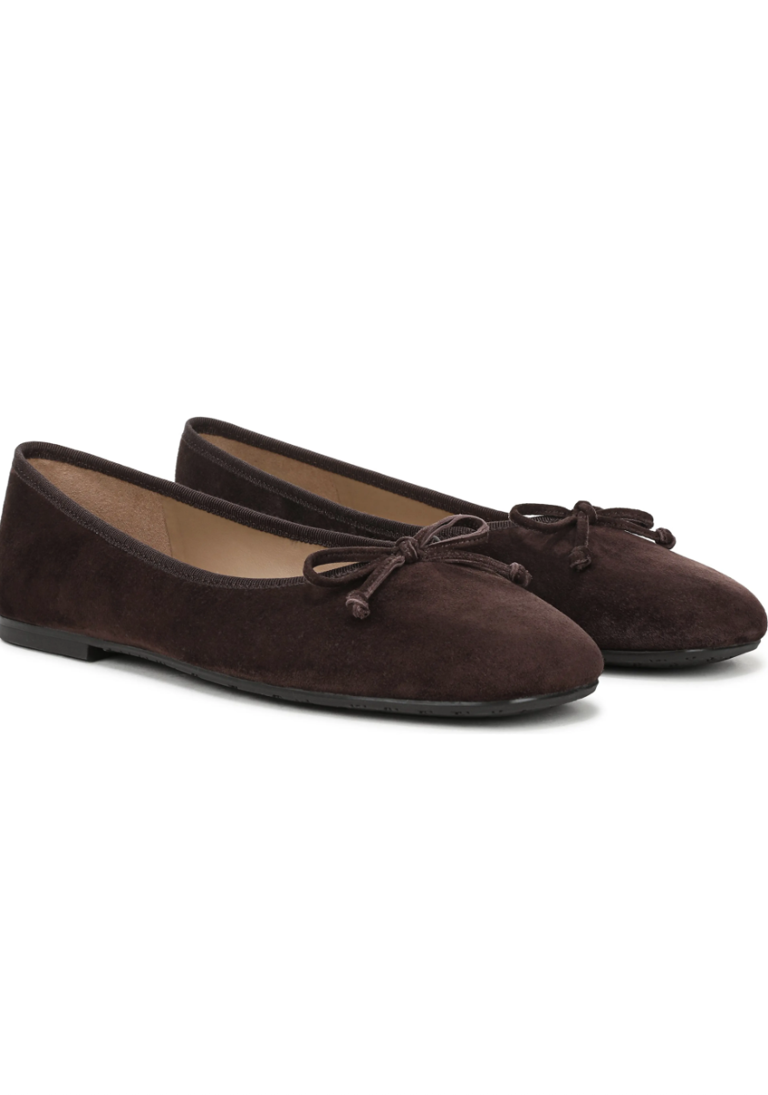 All the Chicest Ballet-Flat Outfits Have *This* in Common for Fall