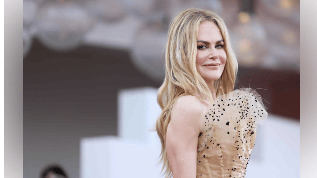 The 'Breakup Bangs' Era: Nicole Kidman Debuts Bold New Haircut ...