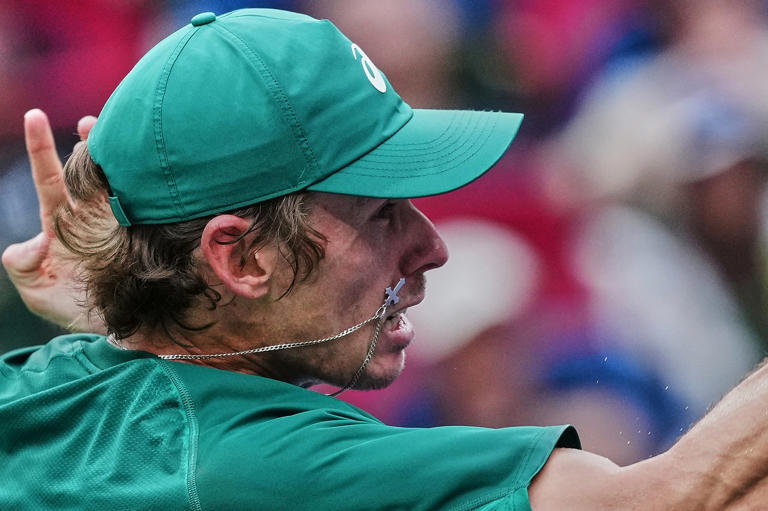 De Minaur wins 50th match of the season to reach quarterfinals at ...