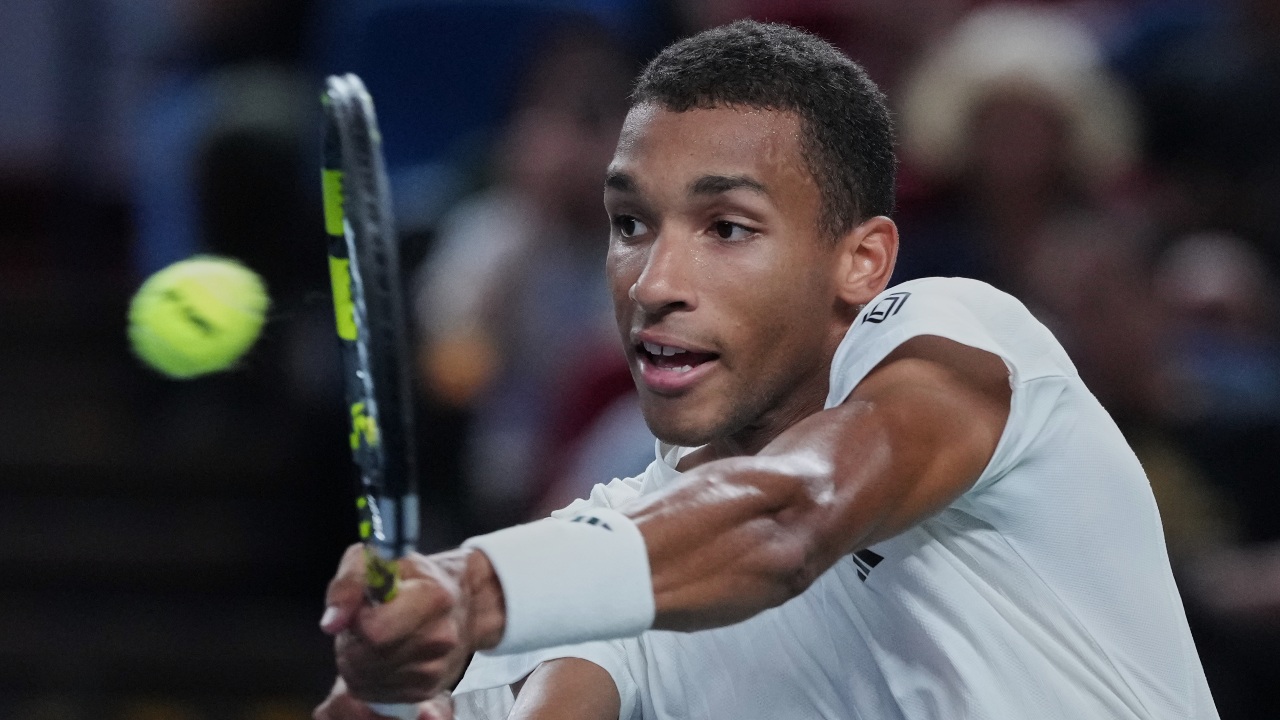 Canada’s Auger-Aliassime fights to win over Dzumhur at European Open