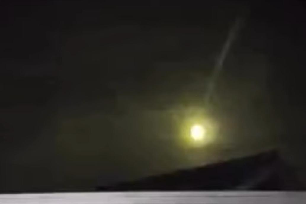 Photo shows bright light in sky as residents report ‘green meteor ...