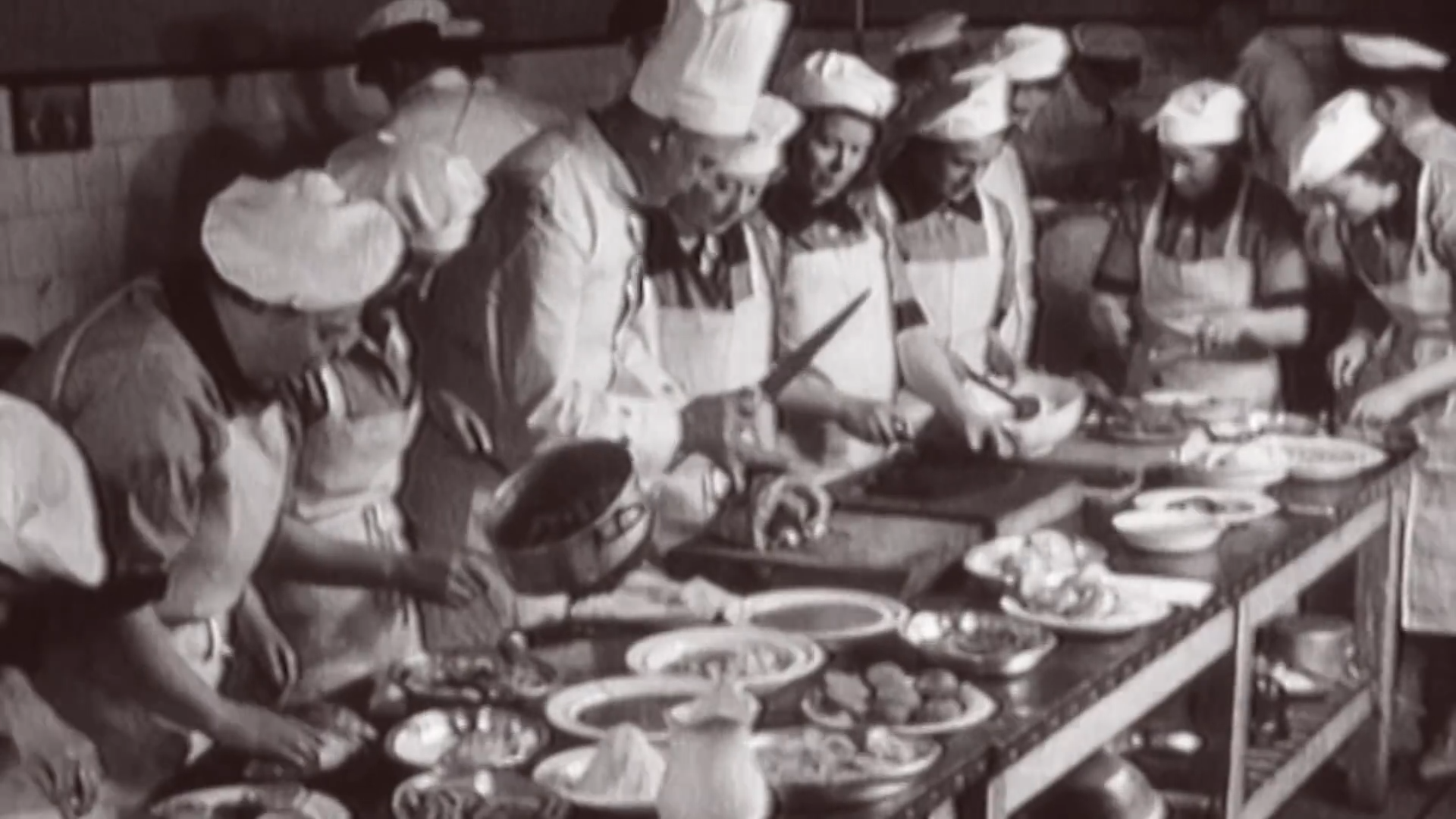 Food Rationing - How to Make Woolton Pie - WW2 Homefront 001 - April 1940