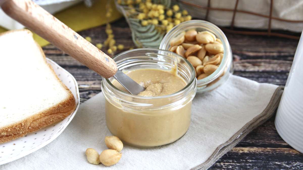 How to make homemade peanut butter with just one ingredient (and the ...