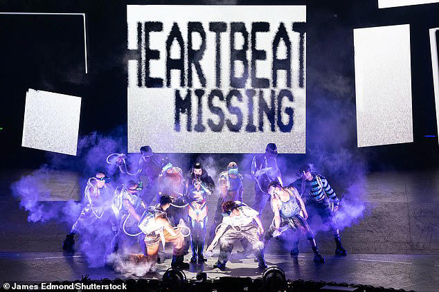 Katy Perry wears a futuristic metal bodysuit to perform in Glasgow as ...