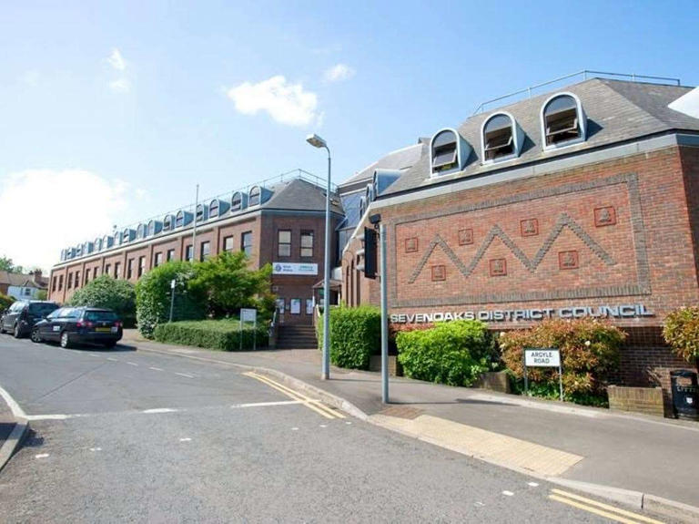 Sevenoaks District Council leader Roddy Hogarth faces no confidence ...