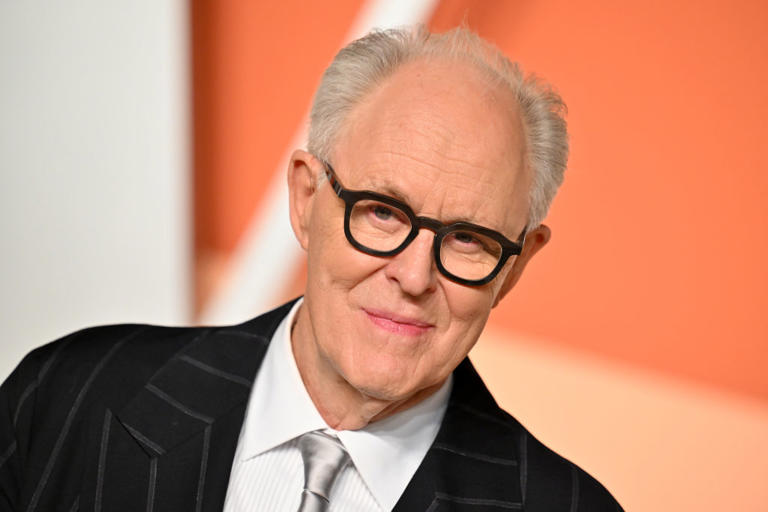 John Lithgow's Dumbledore finally revealed