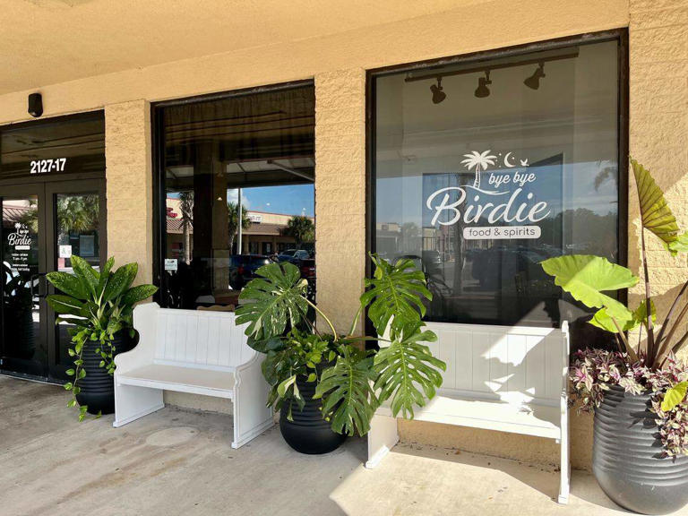 A new restaurant has opened in Beaufort. Here's where & what it offers