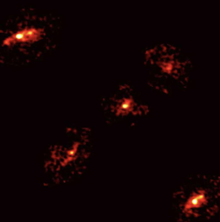 Rare Einstein Cross Reveals Massive Dark Matter Halo That Can’t Be Seen ...