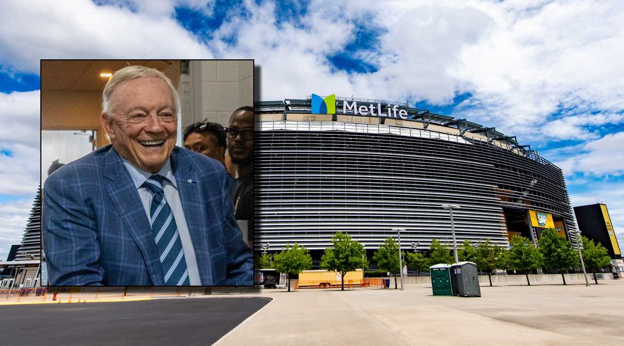NFL Owner Jerry Jones Fined $250K For 'Accidental' Middle Finger At Fans
