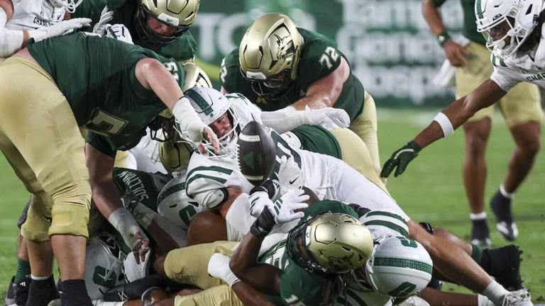 USF Bulls tuning out the noise, even when it’s joyful for a change