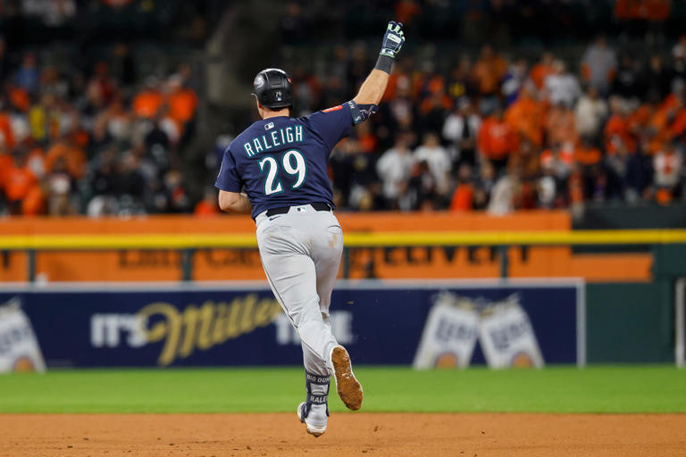 MLB playoff TV schedule today, updated postseason bracket, Tigers vs ...