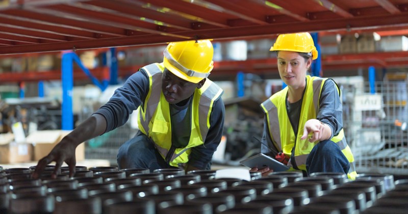 Manager demands construction workers stop using shortcuts to keep an ...