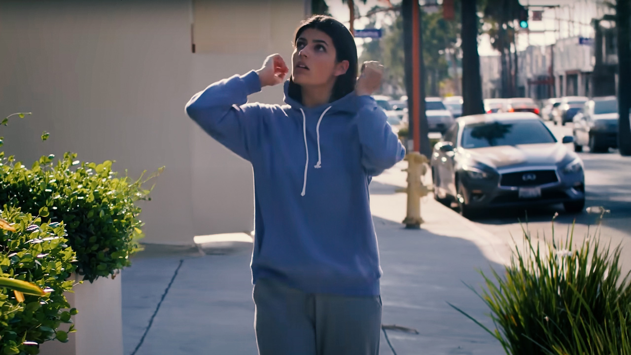 She got kicked out of a designer store! 😱