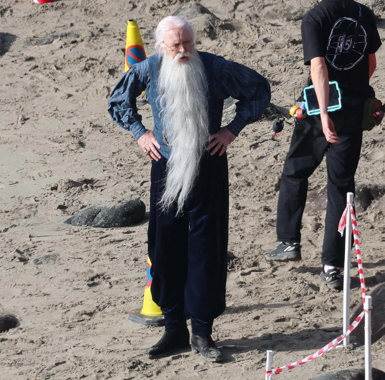 John Lithgow's Dumbledore finally revealed