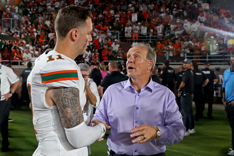 ESPN announcer schedule revealed for Fiesta Bowl and Peach Bowl