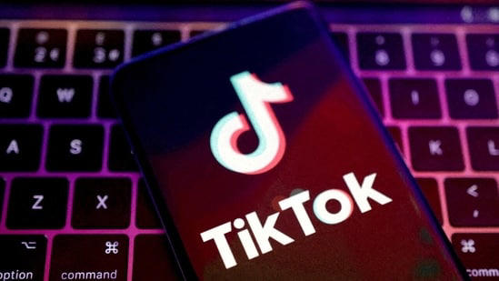 Deadly Subway Surfing TikTok trend claims lives of two Brooklyn girls ...