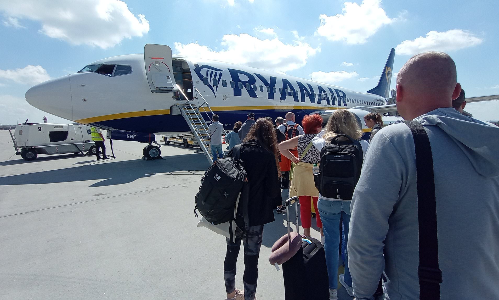 Cabin crew's announcement on how passengers should board the plane ...