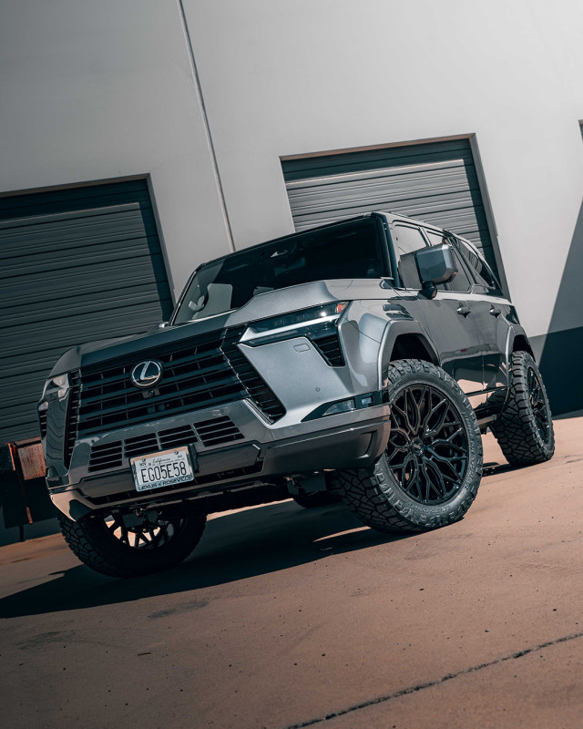 Lifted Lexus GX 550 Looks Ready to Take on the Defender