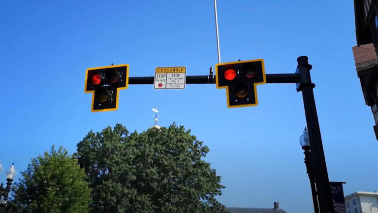 New kind of traffic signal is confusing Massachusetts drivers as 25% ...