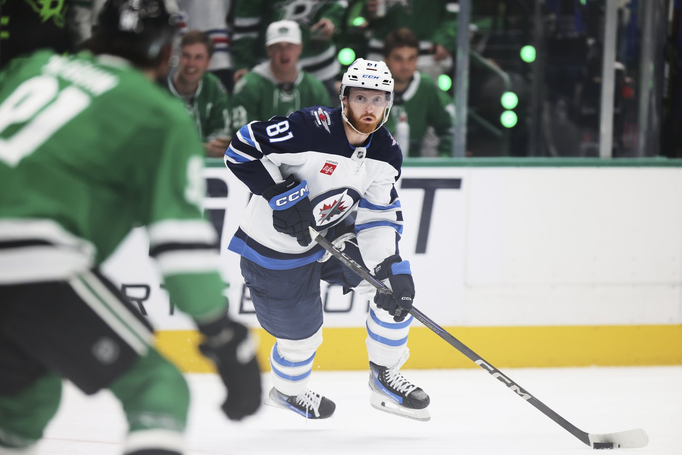 Les Jets accordent un contrat de huit ans et 96 M$US à l'attaquant Kyle ...