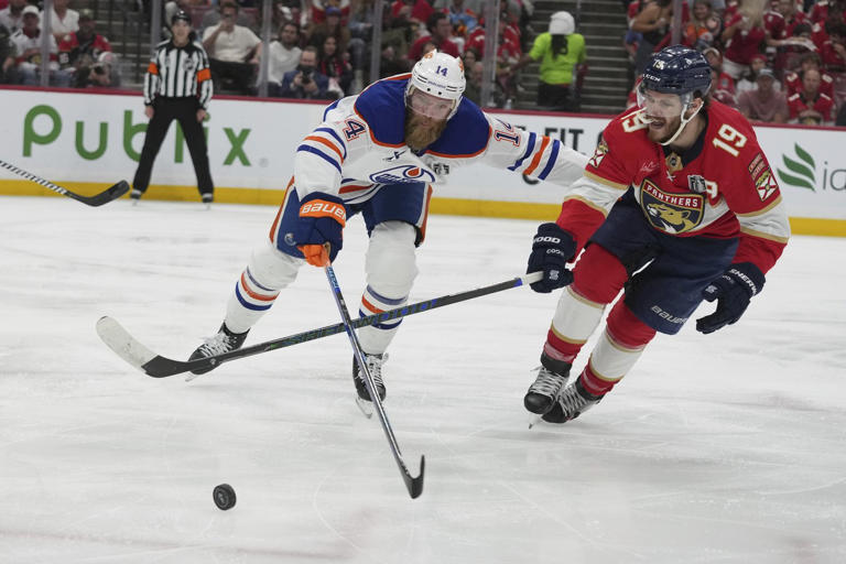 Edmonton Oilers sign defenceman Ekholm to three-year, $12-million extension