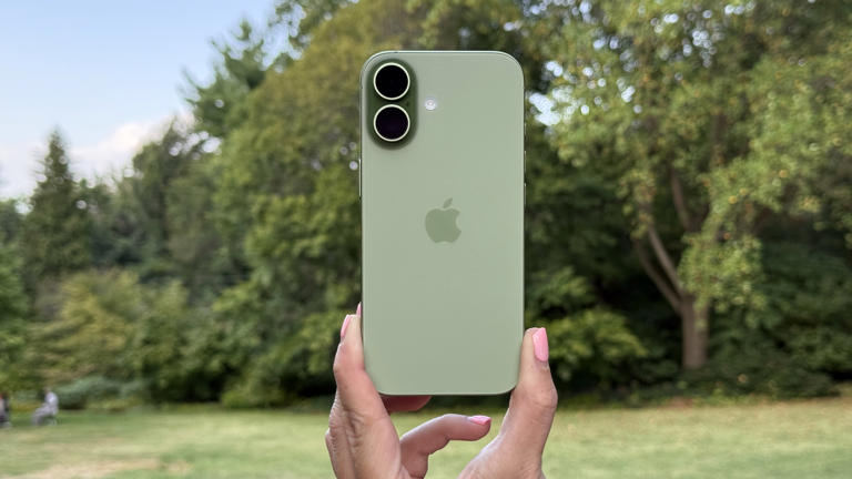 Phones are boring? Here are 4 cool things that happened this year in phones