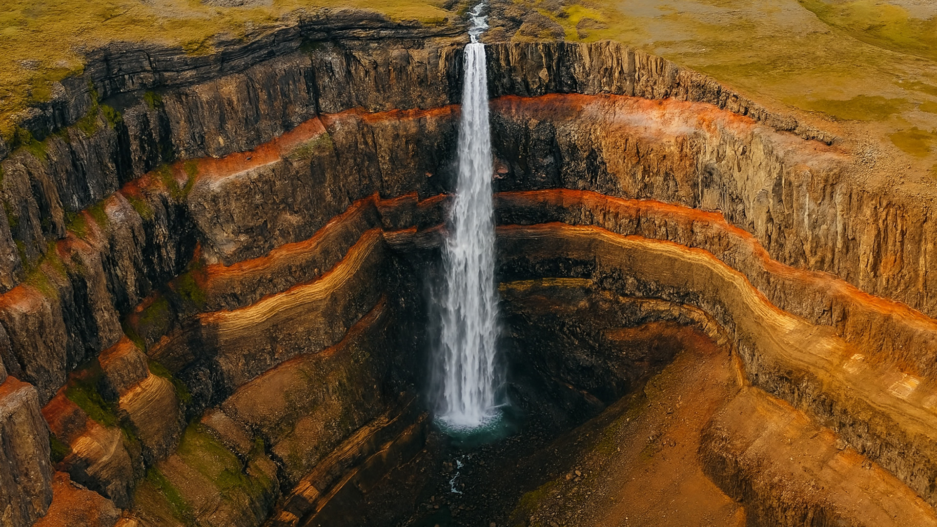 Hengifoss – A Cachoeira Estratificada da Islândia em 4K