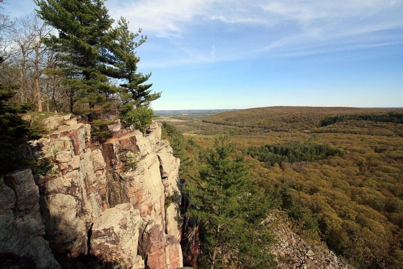 Elderly Climber Suffers Fatal Fall in Wisconsin