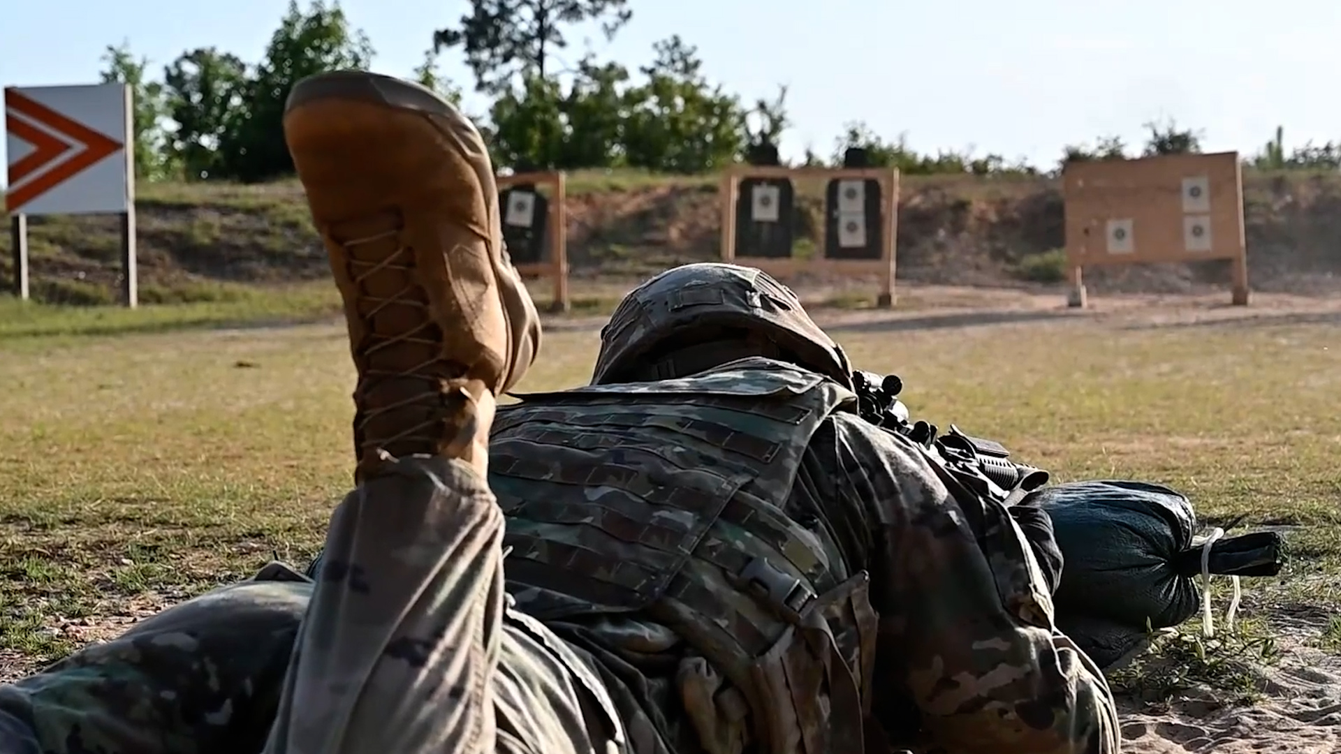 Entraînement au tir réel pour les soldats de l'armée américaine