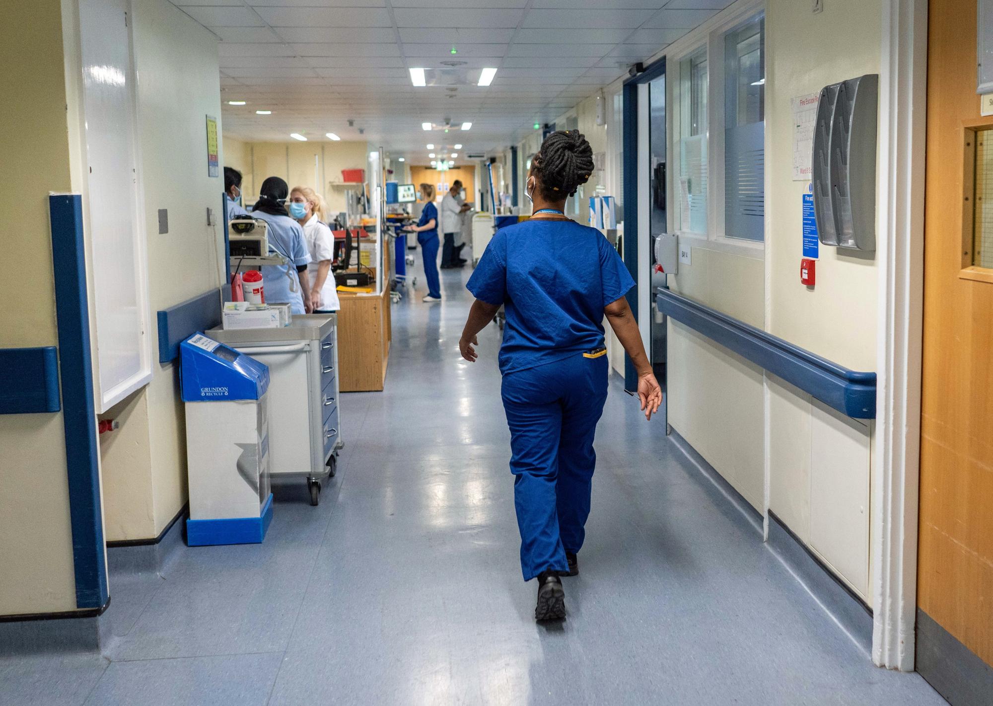 Two hospital trusts warned over communication after woman dies because ...