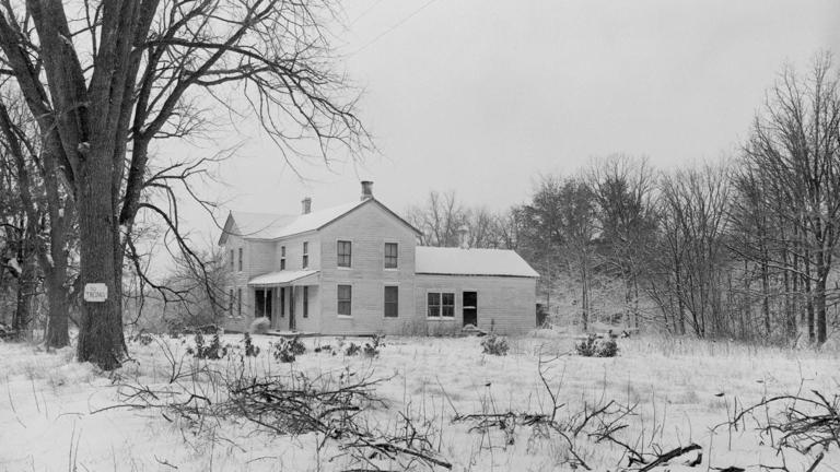 Monstro: A História de Ed Gein: 5 fotos reais do caso que arrepiam ...