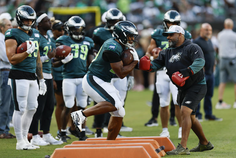 Eagles running back AJ Dillon continues to rely on faith, on the ...
