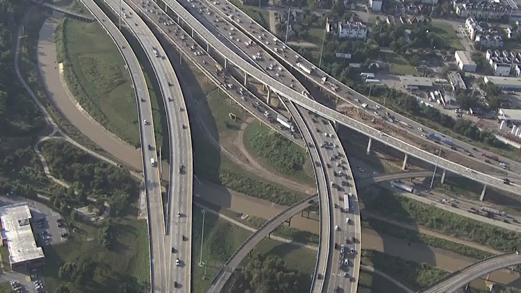 Body spotted in White Oak Bayou near Taylor Street, Houston police say