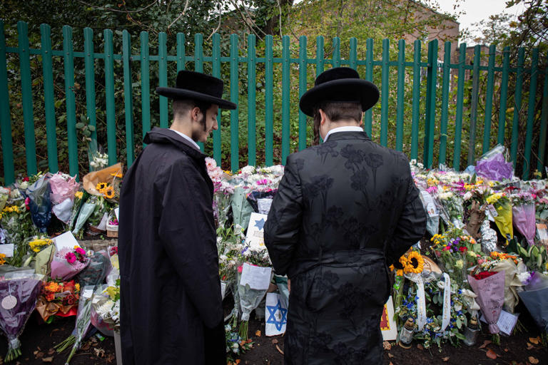 Sea of tributes outside Heaton Park Synagogue continues to grow after ...