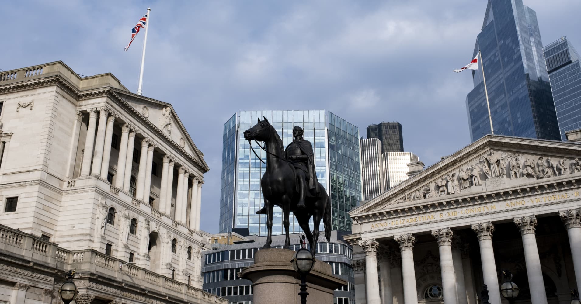 Bank of England warns of 'sharp market correction' if AI bubble bursts