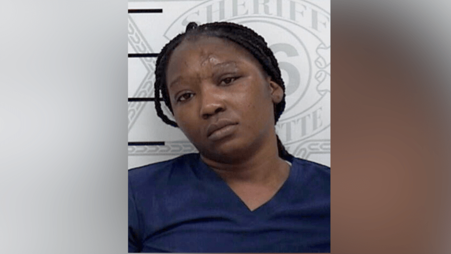 Woman accused of stealing tablet, assaulting officer in Mississippi