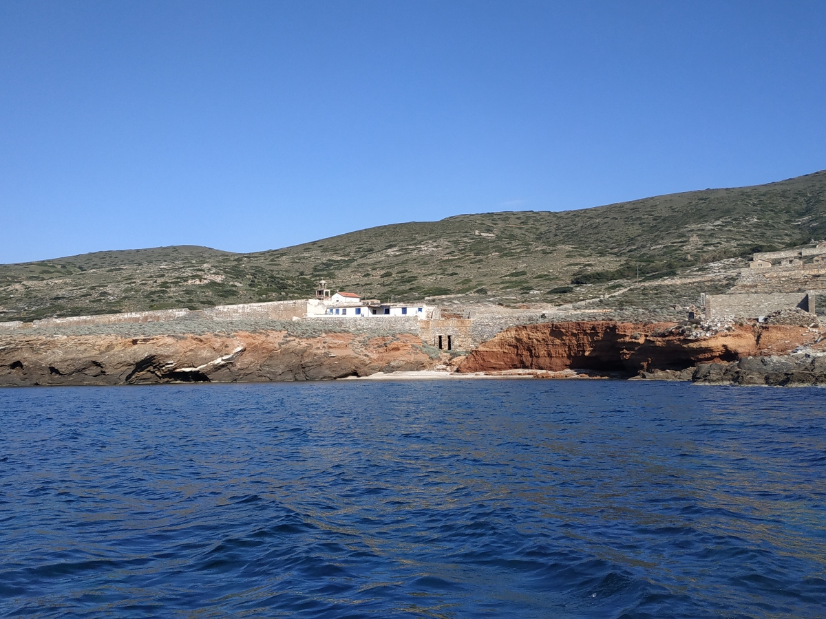 Επίσκεψη τιμής και μνήμης στη Μακρόνησο