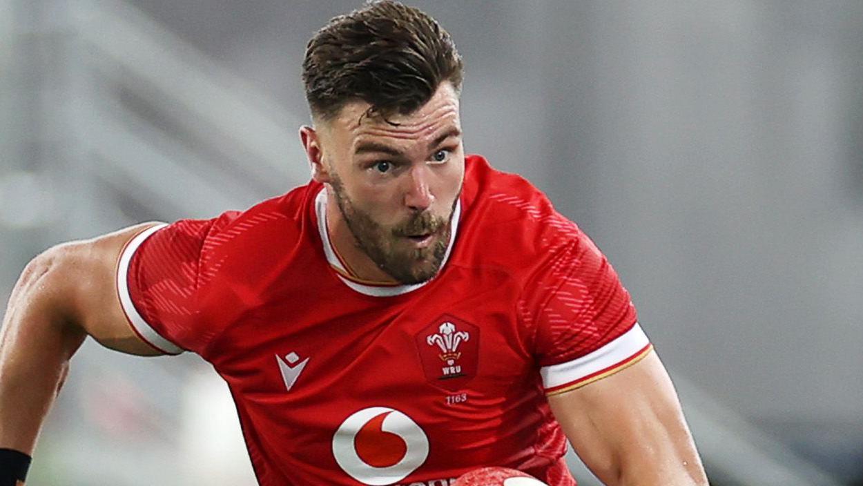 I stayed at Scarlets for Wales dream - Williams