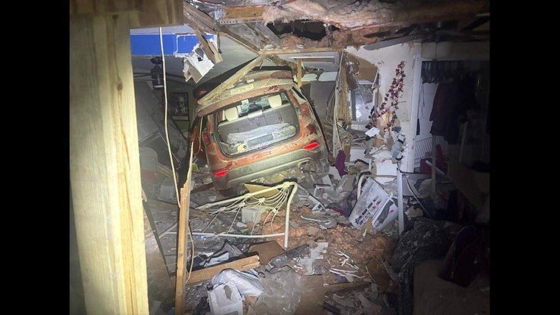 SUV flies over pool, crashes through home and injures 2 inside, Florida ...