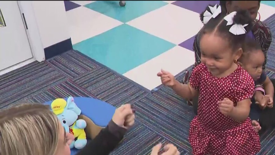 Babies taught sign language to use their hands before their mouth