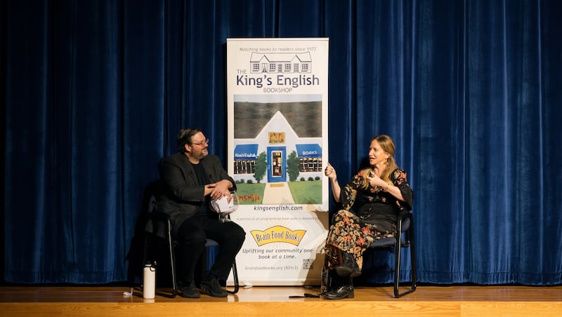 Leigh Bardugo and Brandon Sanderson talk fantasy heists, discomfort in ...