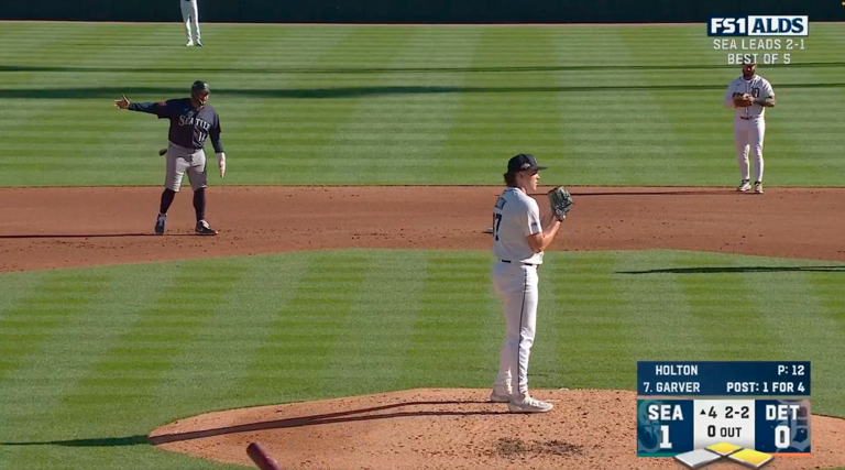 Announcers shocked at Mariners star sign-stealing