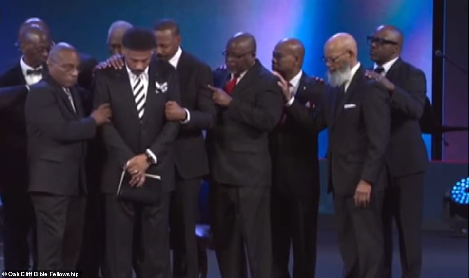 Pastor returns to ministry after resigning over undisclosed 'sin'