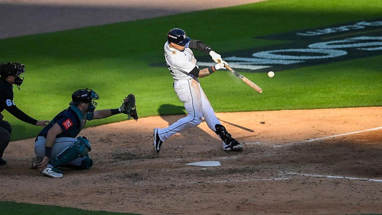 Seattle Mariners squander lead, lose Game 4 to Tigers 9-3 in ALDS