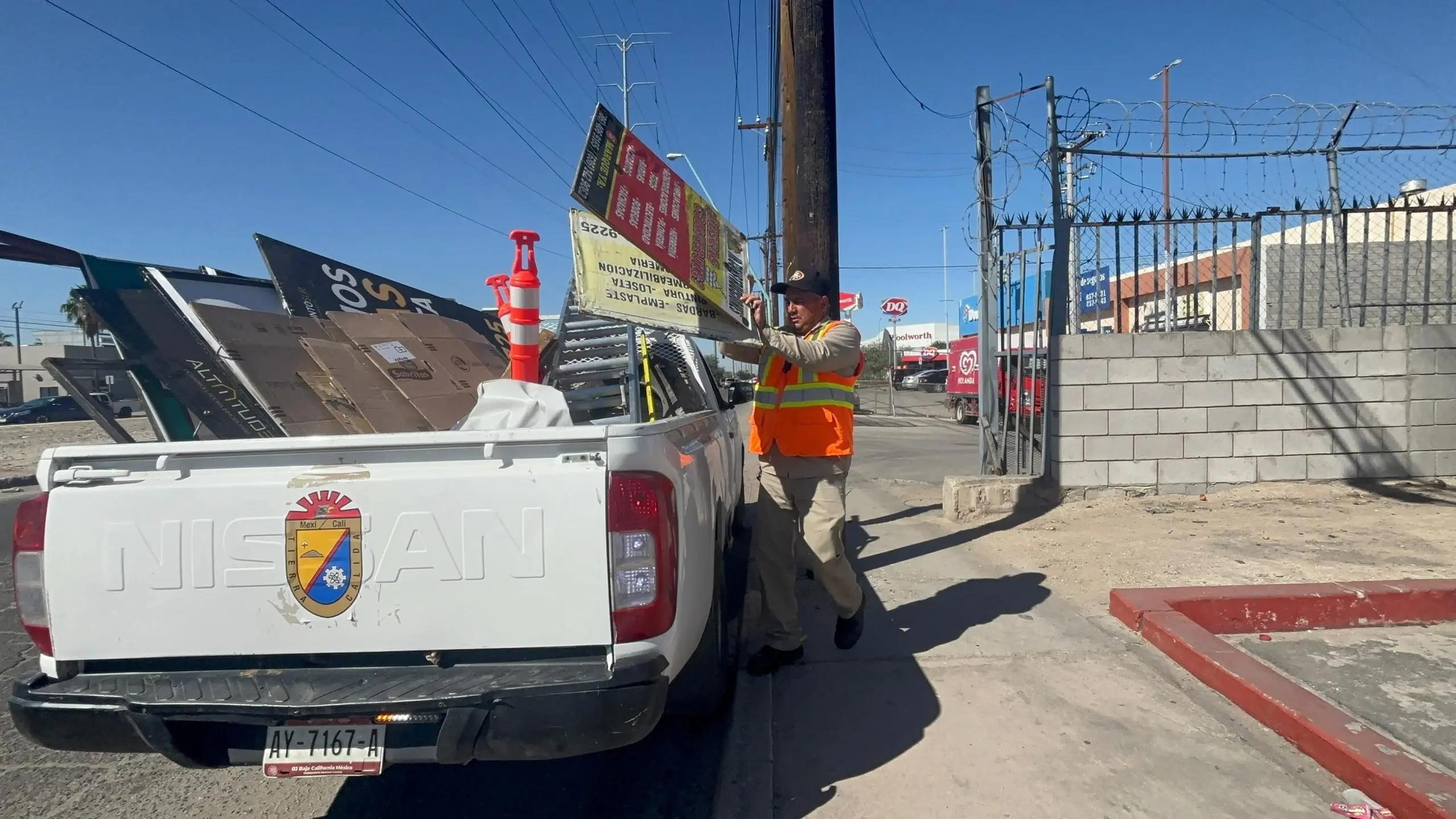 Mexicali to Remove Illegal Street Signs to Reclaim City’s Image