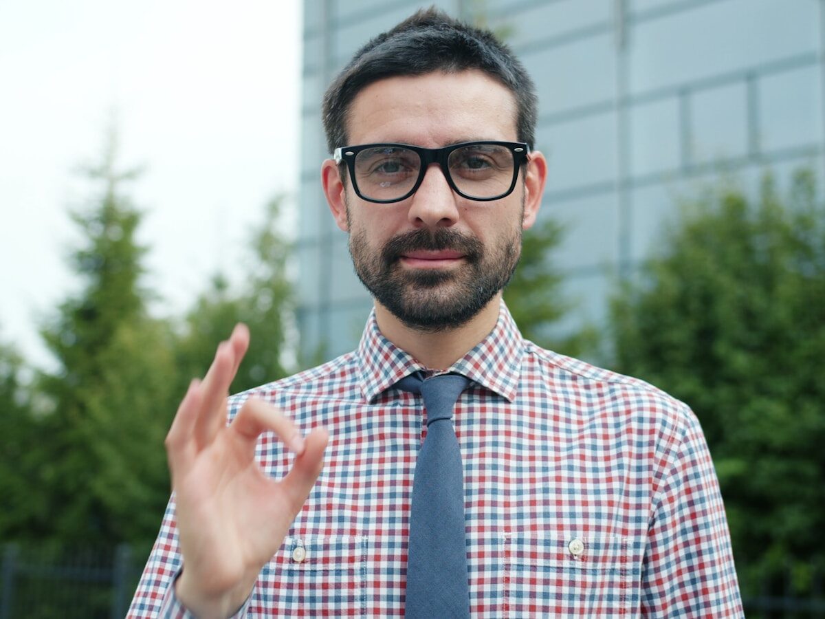 15 Things People Do When They Secretly Feel Inferior