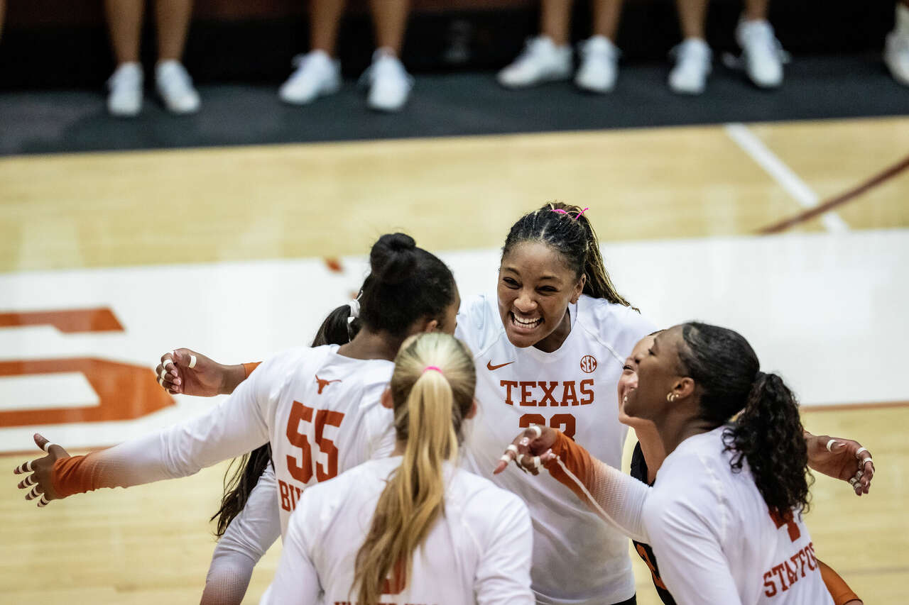 Live updates: No. 2 Texas volleyball tries to stay unbeaten vs No. 17 Vols