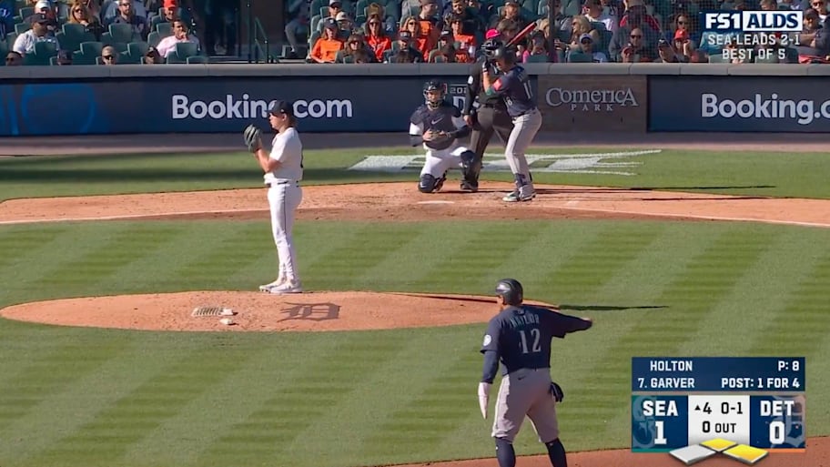 Mariners' Josh Naylor Blatantly Swipes Signs While on Base in Game 4 vs ...